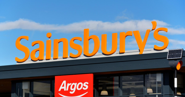 Британська мережа супермаркетів Sainsbury's продає портфель карт Argos ...