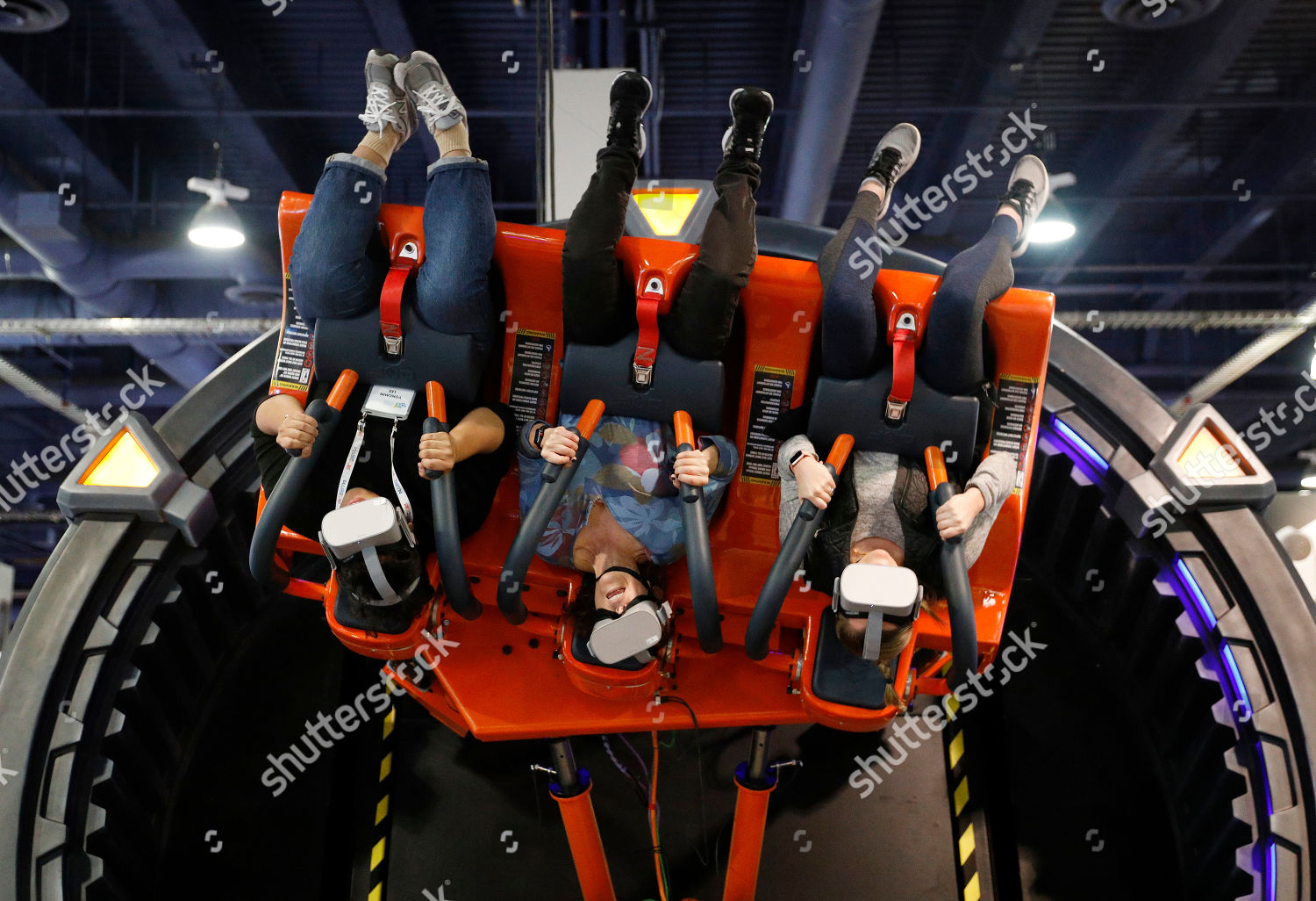 Аттракцион DOF Robotics Hurricane 360 VR InVenture